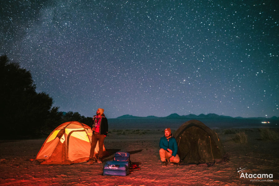 Acampar no Atacama: agência faz acampamento no deserto